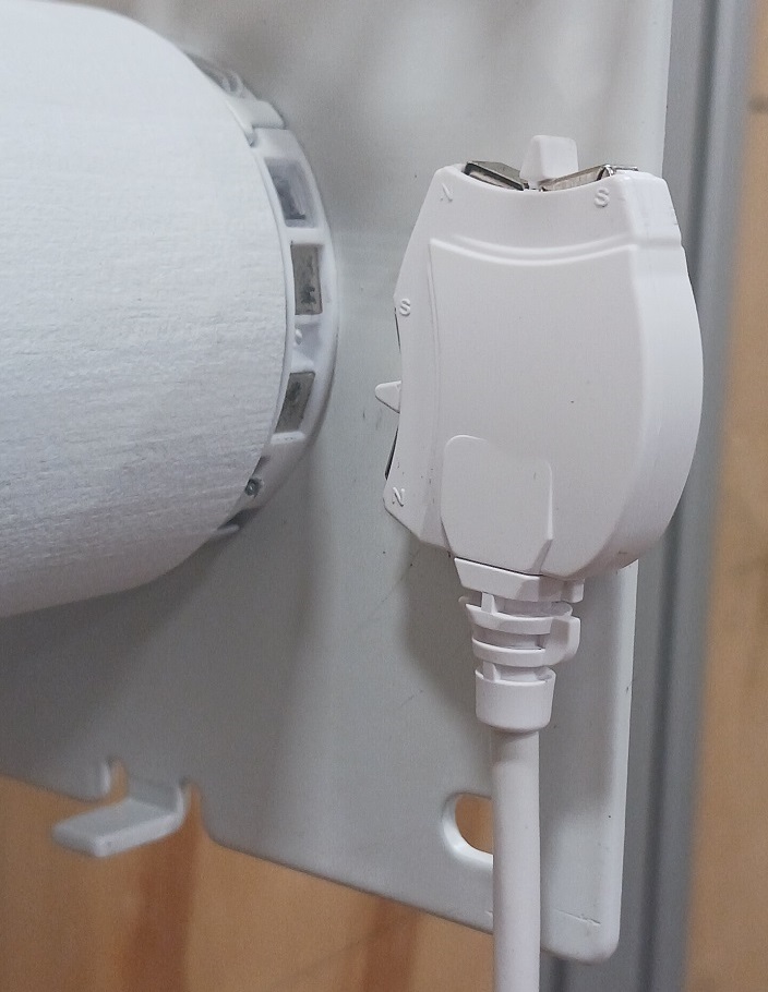 Charge a Rechargeable Battery | Hunter Douglas Help & Support